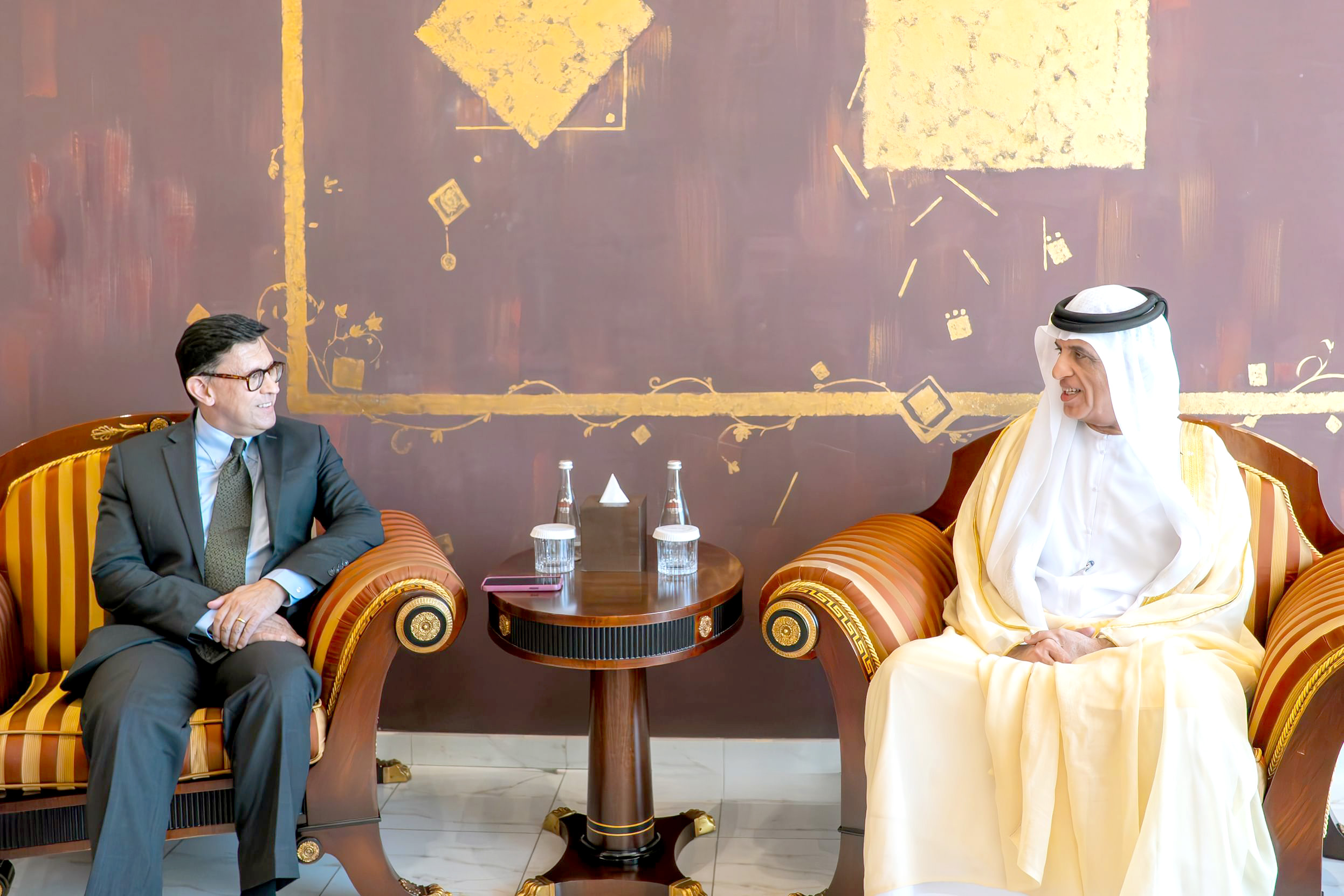 Sheikh Saud Receives Ambassador of Canada - RAK MUNC